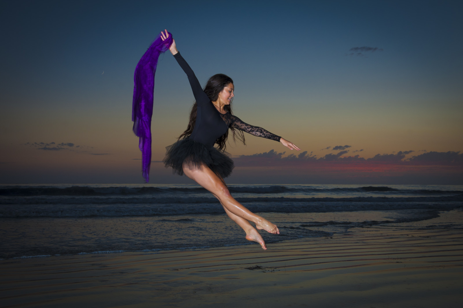 Dance photographers Holly Ireland photography with Issy at the beach in ...